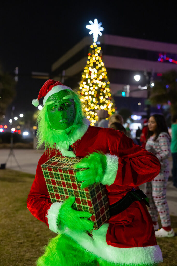 The Grinch Who Stole Christmas (Live!) - Winter Wonderland at the Beach